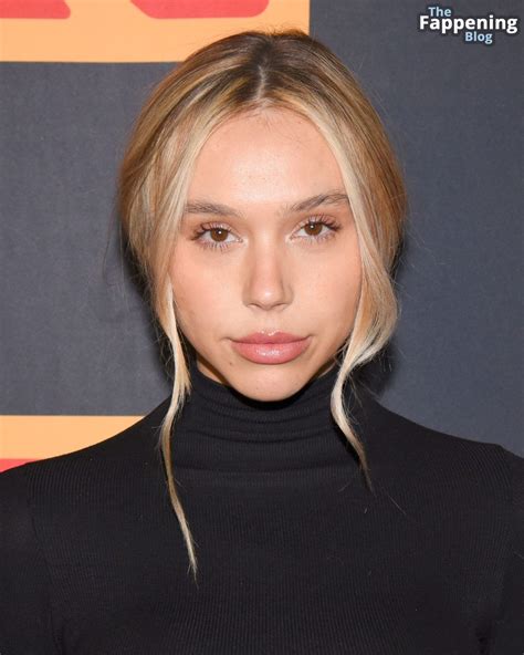 Alexis Ren Flaunts Her Slender Figure At The 2023 Kodak Film Awards 9