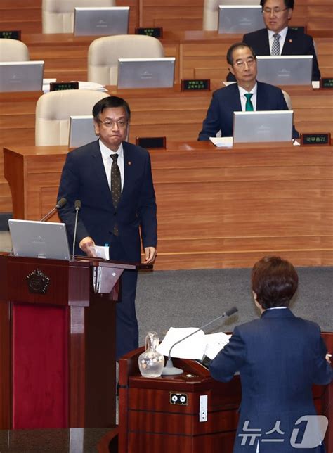 경제분야 대정부질문 출석한 경제부총리 네이트 뉴스