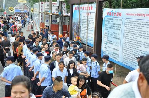 钱塘江潮水有多好看？警方从观潮人群里揪出一名网上在逃人员！