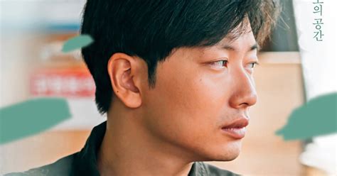 국도극장 이동휘 우수에 젖은 옆모습 색다른 모습 기대 부탁