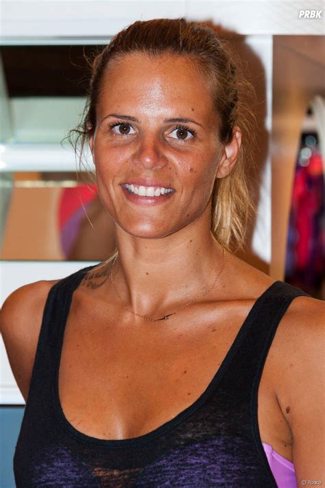Laure Manaudou Souriante Et Bronz E Pour Pr Senter Ses Maillots De Bain Le Juillet