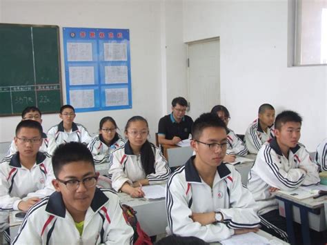 人民日报聚焦云南丨云南这所学校，把班主任办公室搬进了教室新闻动态教育频道云南网
