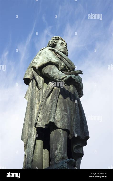 Beethoven Denkmal Bonn Fotos Und Bildmaterial In Hoher Auflösung Alamy
