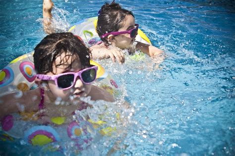Blog What Causes Fluid In The Ear And What Does It Mean Reid Health
