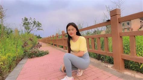 憋尿挑战挑战憋几分钟就做几个开合跳美女差点尿裤子 vlog视频 搜狐视频