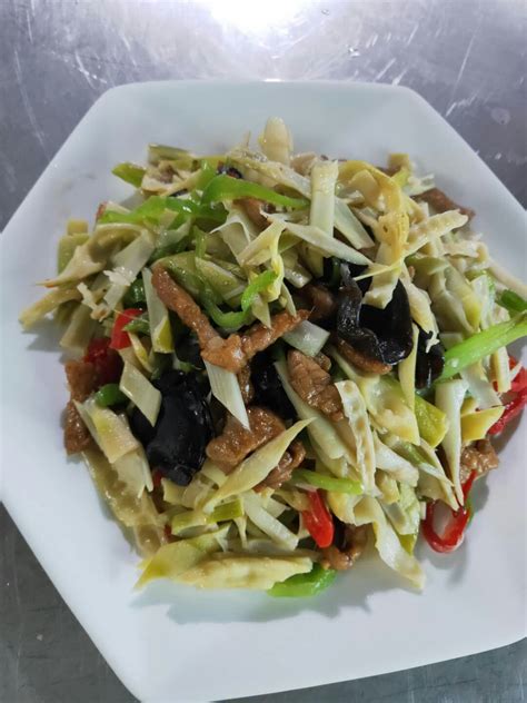 2025鱼味馆万佛湖店美食餐厅这里的一鱼两吃很不错，鱼汤【去哪儿攻略】