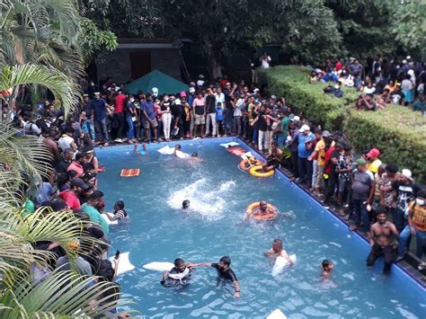 Sri Lankan Protesters Party In The Presidents Mansion As He Flees The