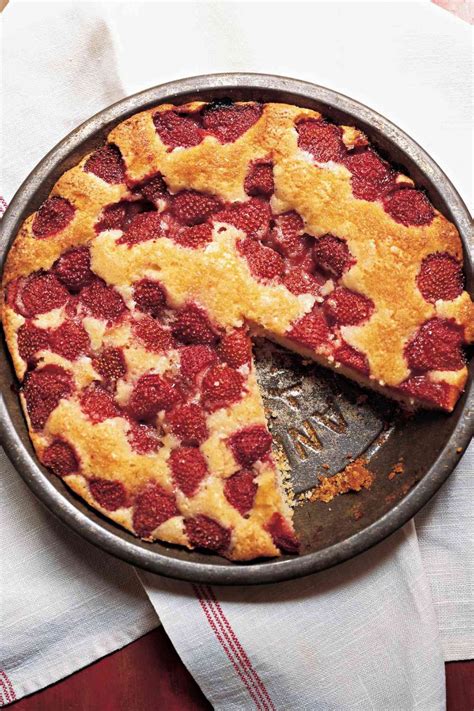 I Tried Martha Stewarts Strawberry Cake And It Made The Afternoon