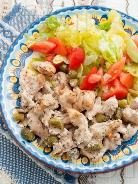 Пилешки филенца със сметана и кисели краставички