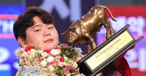 김민재 제천의병장사씨름대회 백두장사 등극…연수구청 단체전 우승