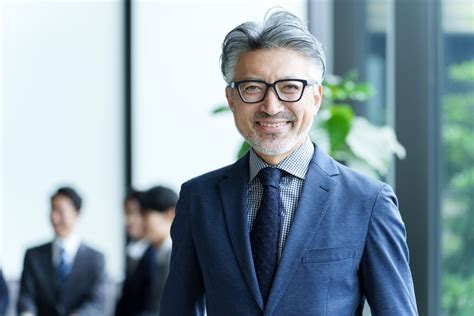 「年収1000万円超え」はどのくらいいる？ 男女別、世帯別、都道府県別に確認 年収1000万円で叶う生活レベルは年々減少 2ページ目