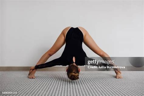 Wide Spread Hands Photos And Premium High Res Pictures Getty Images