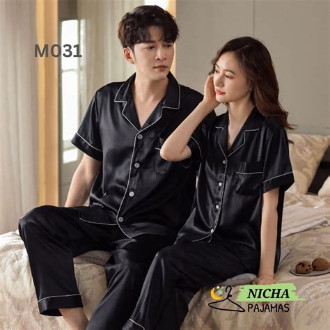พร้อมส่ง ชุดนอนผู้ชายผู้หญิง แขนสั้น ขายาว สีดำ ผ้าซาติน Nichapajamas