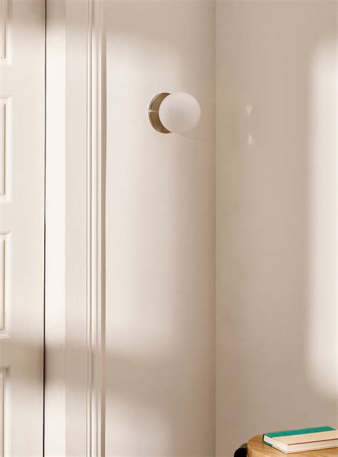 Globe 120 Wall Sconce Anony Simons