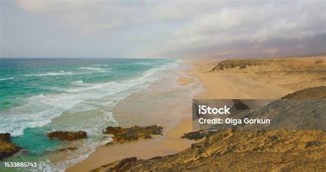 일출 Cofete Corralejo Fuerteventura에서 믿을 수 없을만큼 아름다운 빈 긴 모래 부드러운 해변 차분한