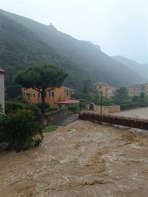 Maltempo Nubifragio Nel Savonese Esondato Il Pora A Finale Ligure Allagamenti Nell Imperiese