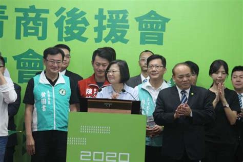 蔡英文「死忠兼換帖」青商後援會成立 無黨籍洪慈庸、陳柏惟現身支持