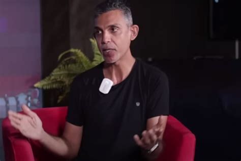 Penulis Gobind Vashdev 15 Tahun Mandi Tak Pakai Sabun Dan Sikat Gigi Tanpa Odol Ini Alasannya