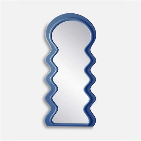 Wavy Mirror Home Figures