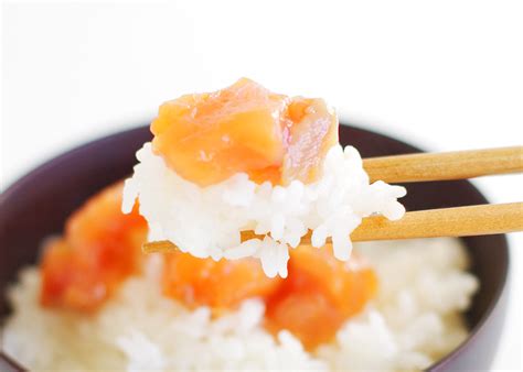 【白ご飯に合いすぎる】マニアが選ぶ北海道の大人気なご飯のお供5選！鮭ルイベ漬け、やみつきタコほか Smart Web 宝島社の雑誌