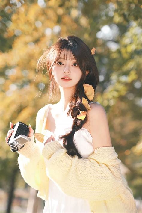 美神降临秋冬氛围感银杏写真 花瓣网