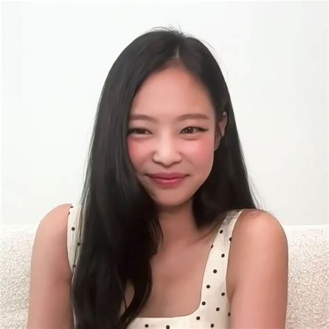 Jennie Blackpink đụng Hàng Hương Giang Khi Diện Thiết Kế Của Nhà Mốt Việt