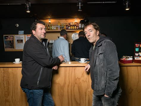 Van Broers Tot Geliefden De Intense Verhouding Tussen Cabaretier En