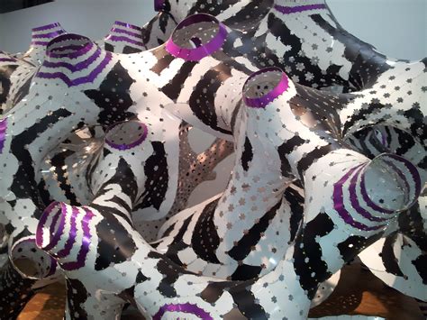 O Centro Georges Pompidou é Um Complexo Que Abriga Museu Biblioteca E Teatros