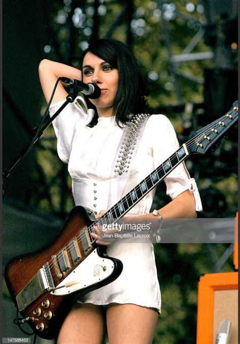 Pj Harvey Female Guitarist Pj Harvey Female Musicians