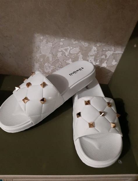 Шлепки в стиле Valentino — ціна 250 грн у каталозі Шльопанці Купити жіночі речі за доступною