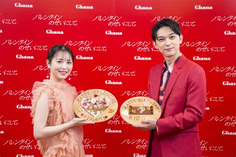 浜辺美波と吉沢亮が雑誌の中で、バレンタインコーデや南国逃避、ゲーム配信、ソロキャンプなど“バレンタインのせいにして”今年楽しみたいことを実体験