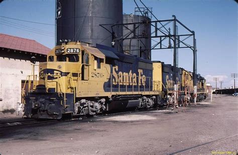 Atsf 2876 Emd Gp35 And Mates At The Fuel And Service Track At El Paso
