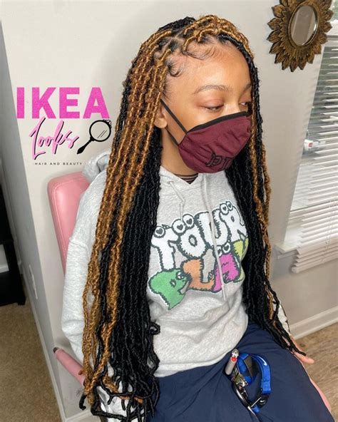 10 Skunk Stripe Box Braids To Try This Season