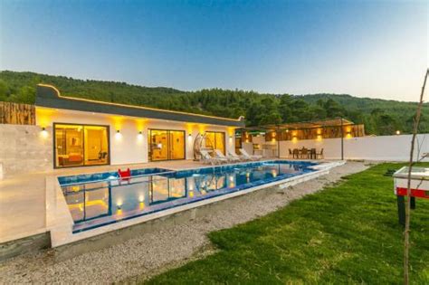 Kalkan Sarıbelen Mevkiinde Kişilik Tatil Villası
