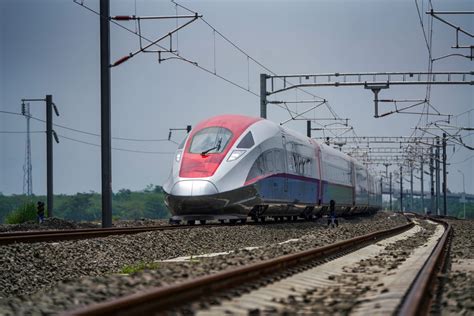 Whoosh Kereta Cepat Jakarta Bandung Akan Diresmikan 1 Oktober 2023 Mendatang Teknologi