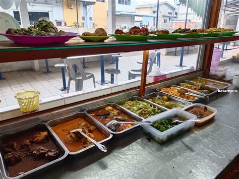 Indra Hidayat Pemilik Warung Prasmanan Mama Kembar Metropolis
