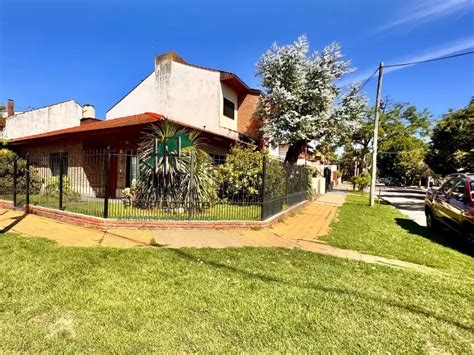Venta Casa 2 Dormitorios 50 Años 2 Cocheras 152m2 Catamarca 800