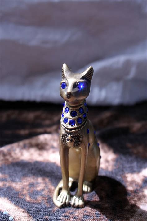 巴斯特女神 Bastet 巴斯特神是布巴底斯地區的女神喜愛音樂與家庭之神曾經協助阿努比斯 黑色狗頭的死神 對抗 Flickr