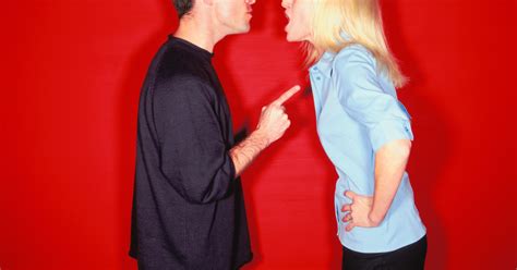Guy Calls Out Gf For Talking To His Estranged Mom