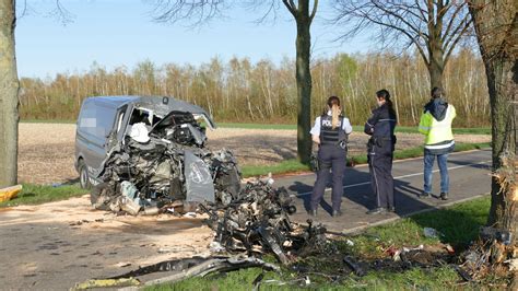 Köln Wahn Mann nach schwerem Verkehrsunfall wohl lebensgefährlich verletzt