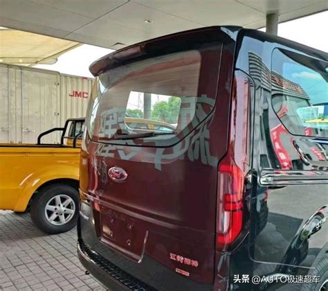 全新福特全順來了，全面升級9at，空間更大，前排三座椅設計 每日頭條