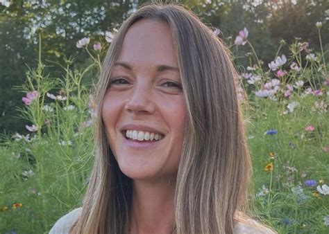 Vanessa Pilon Plus Féminine Que Jamais En Sous Vêtements Nude