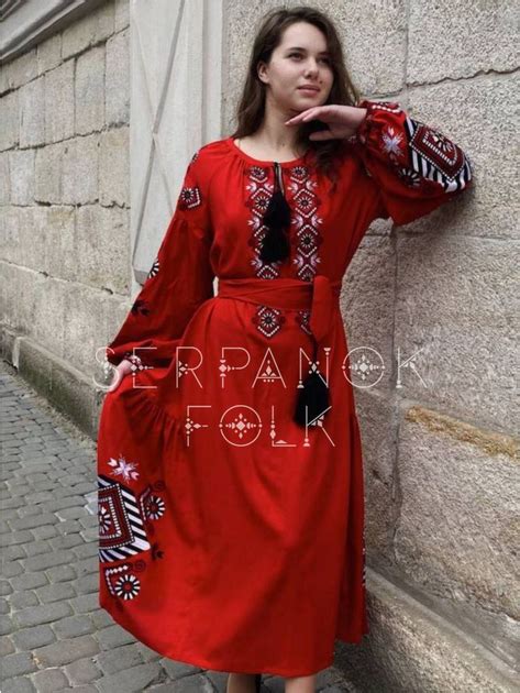 Червона сукня вишиванка лляна стиль бохо Любов довга сукня з вишивкою в чорному і білому