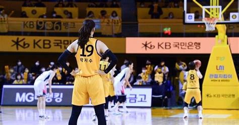 박지수 더블더블 청주 Kb 부천 하나원큐 누르고 반등 예고