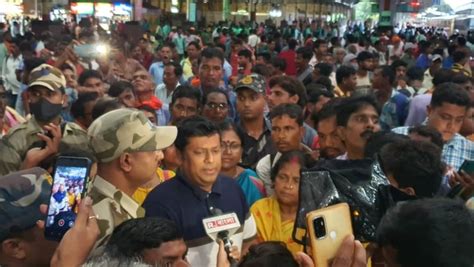 Bengal Bjp Workers Cops Faceoff Before March Against Ruling Trinamool