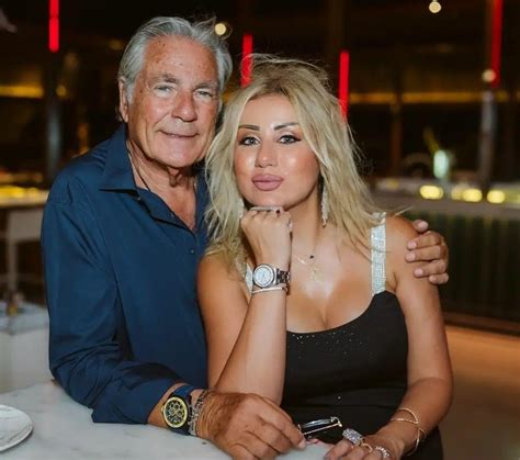 تفاصيل جديدة تكشف ملابسات انفصال الفنان مصطفى فهمي المثير للجدل عن