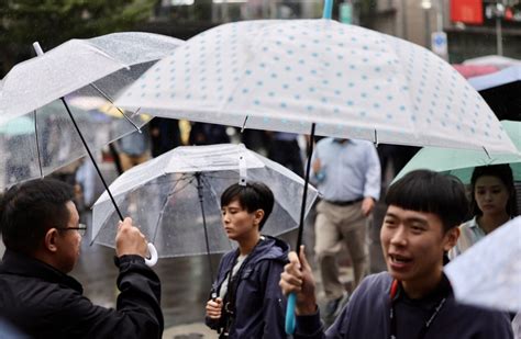 記者 梅花新聞網 蔣巧薇綜合報導 新北市已達停課標準 教育局：各校長可決定是否放假 ｜ 梅花新聞網