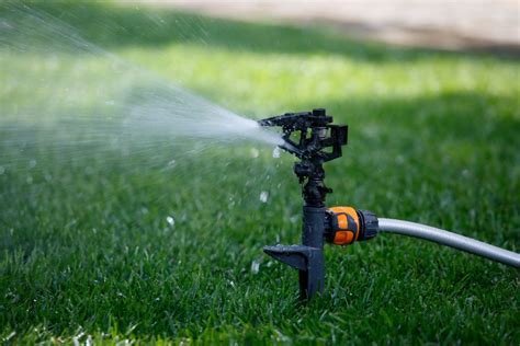 Gf Garden Spit 1 Pulsating Sprinkler Black Red Rhino