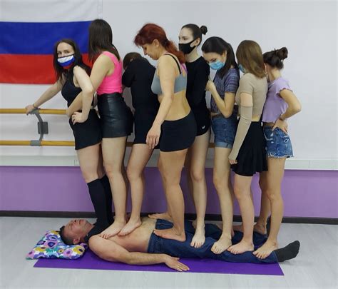 Russian Trample Championship On Twitter 👯‍♀️a Long Queue Of Girls 😵