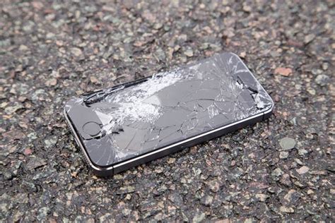 Two In Five Of Us Walk Around With Broken Smartphones Tech Digest